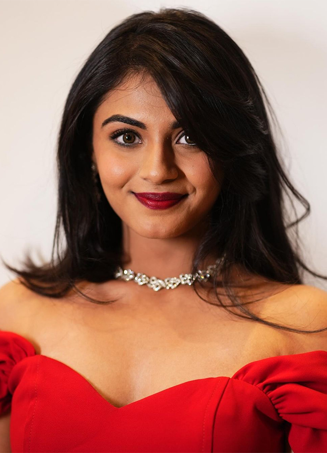 ఈ బ్యూటీ చాలా క్యూటీ..అందంతో పిచ్చెక్కిస్తోంది నయన్ సారిక 'ఆయ్'(ఫొటోలు ...